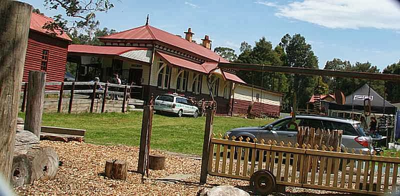 TRACKS, TRAILS AND COASTS NEAR MELBOURNE : Upper Yarra Museum, Yarra ...