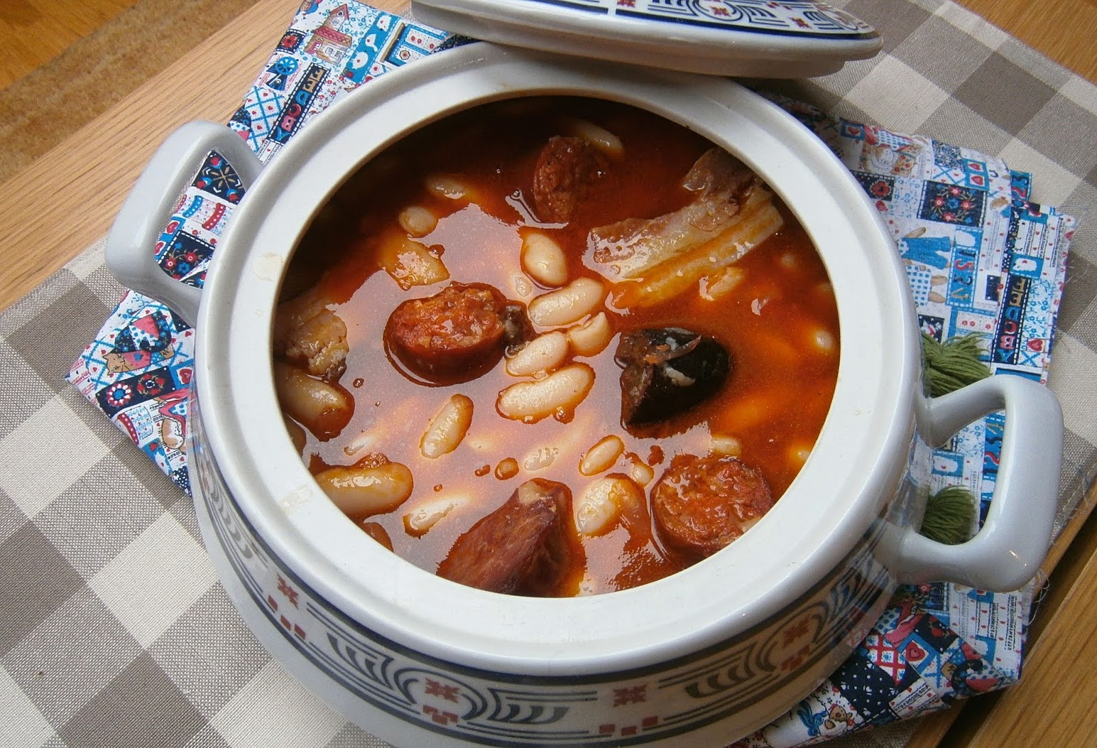 Fabada asturiana. Receta tradicional.