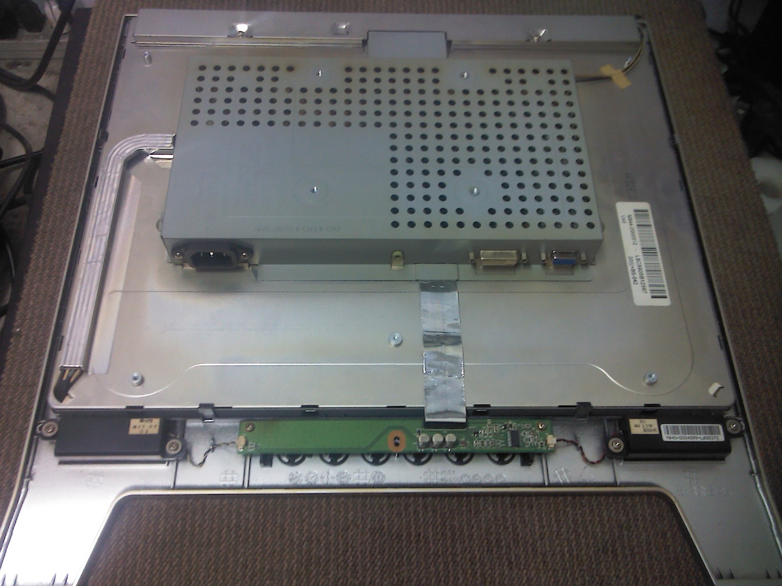 怕冷的企鵝: 螢幕維修 Polyview V396