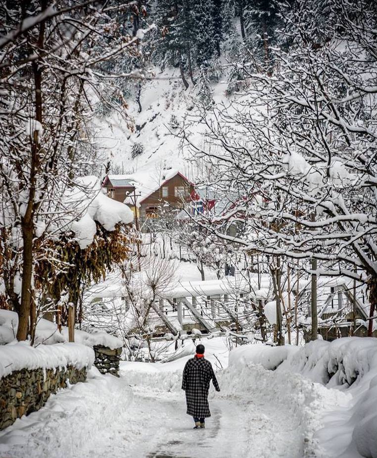 Arjunpuri in Qatar: First snows transform Kashmir into a mystical ...