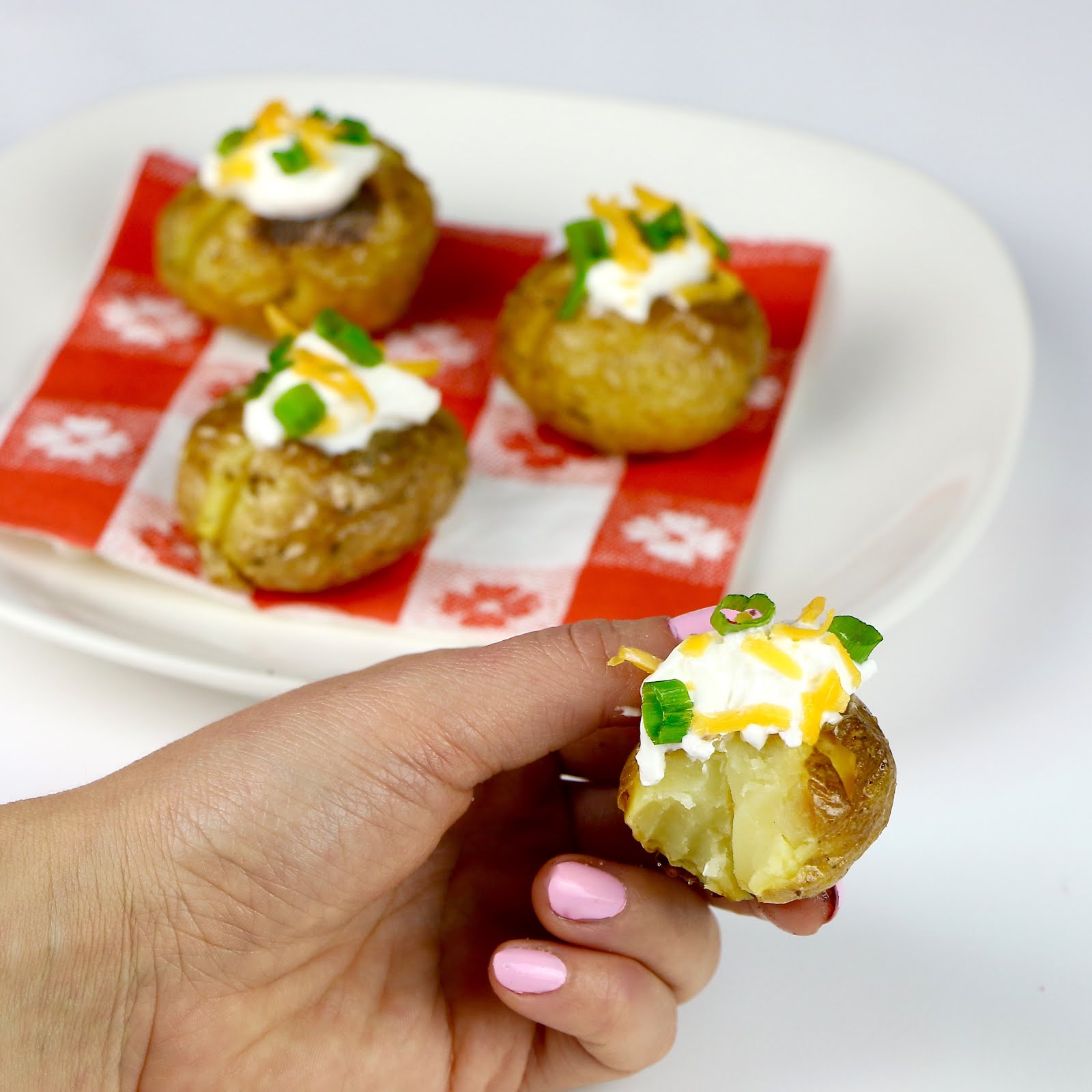 {VIDEO} Fully Loaded Mini Baked Potato Bites - The Lindsay Ann