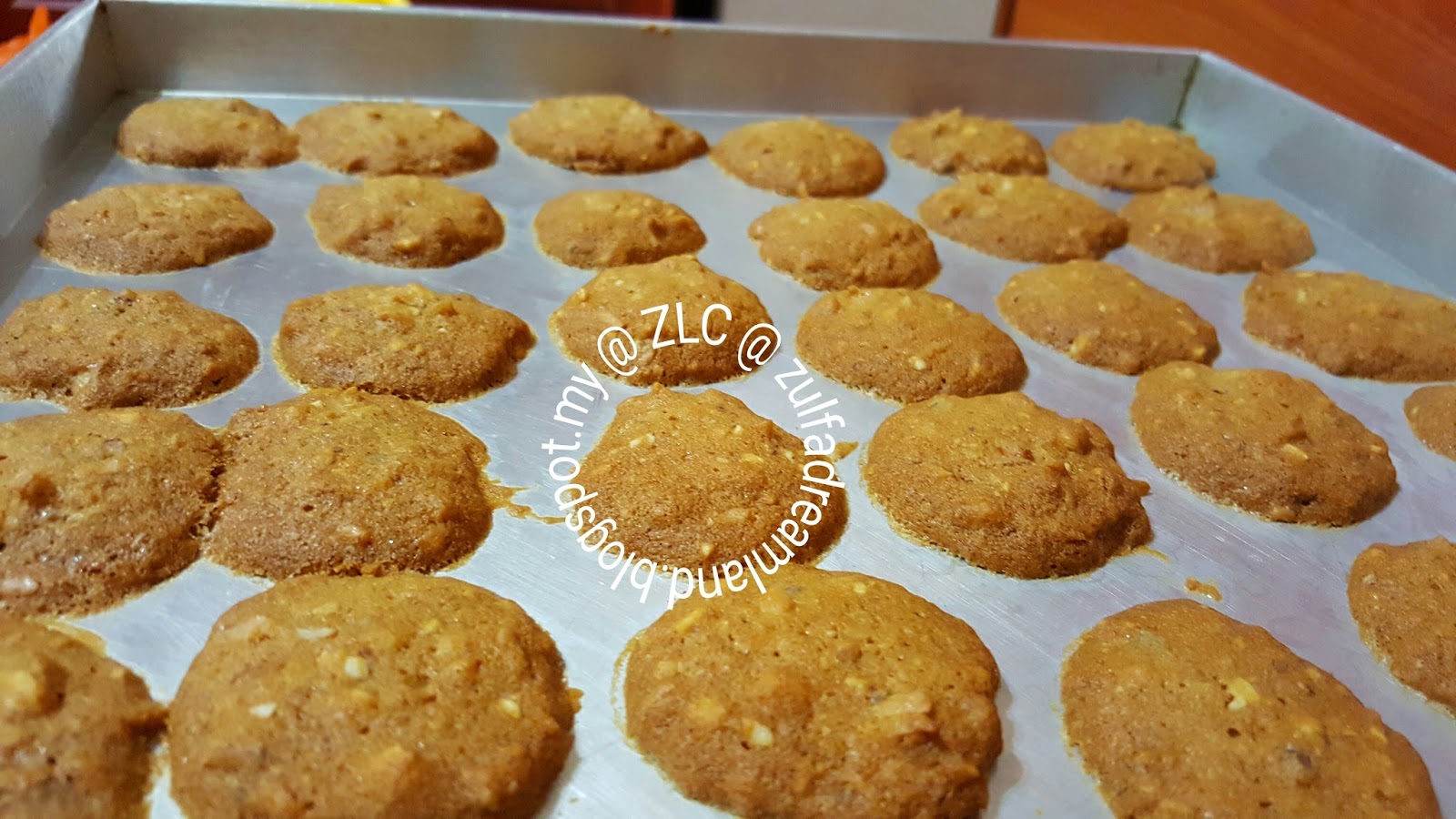 ZULFAZA LOVES COOKING: Coconut Flakes Crunchy Cookies (Biskut emping ...