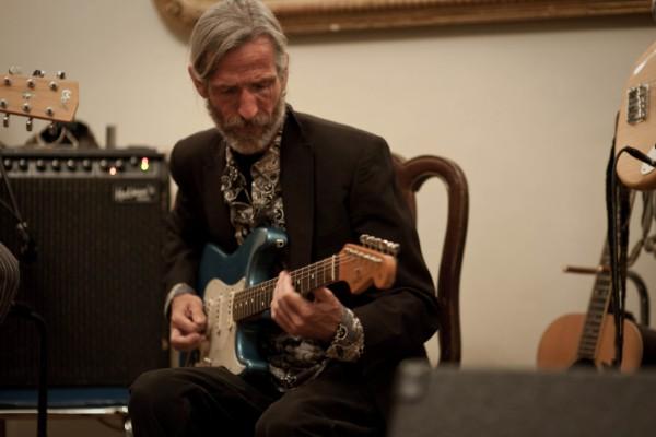 Fuzz, Acid & Flowers: Zilverzurfarn med flera