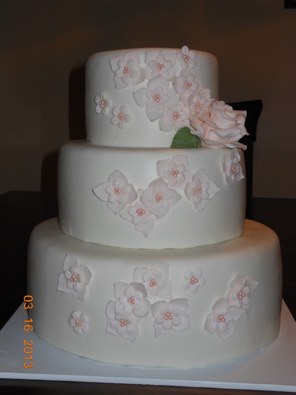 It's a piece of cake: Soft pink flower wedding cake