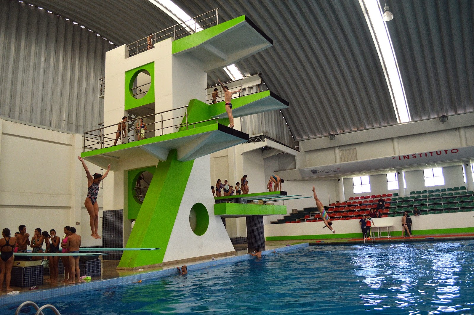 Abre puertas escuela de clavados en Tultitlán