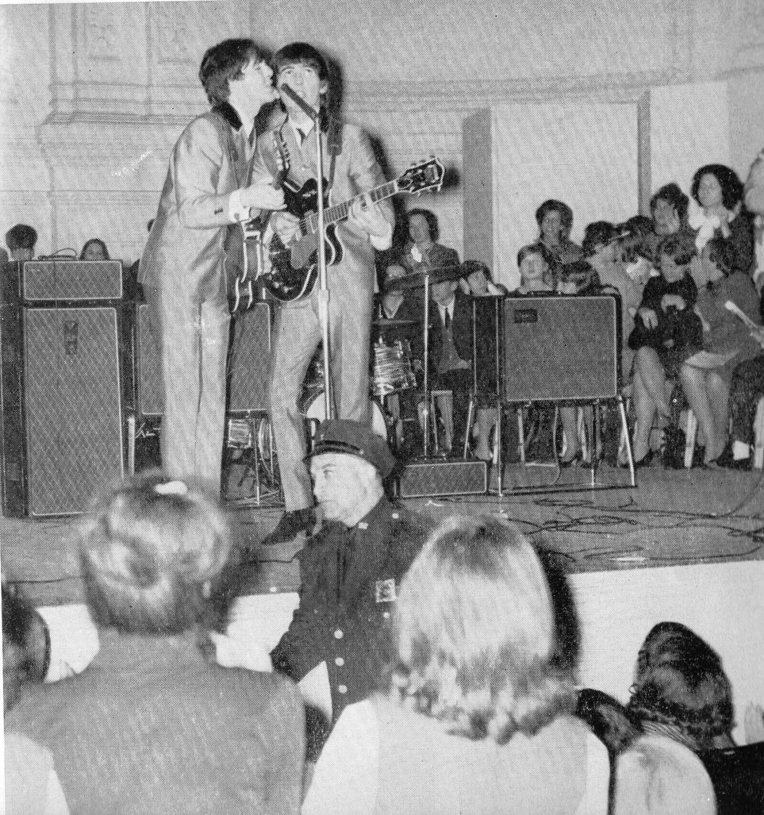 Meet the Beatles for Real: The concert with the fans on the stage