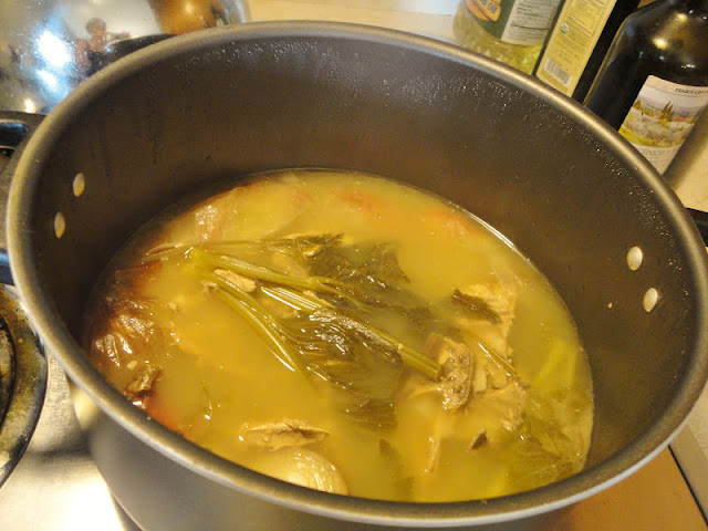 Frugal Foodie Mama: Making Small Batch Homemade Chicken Broth