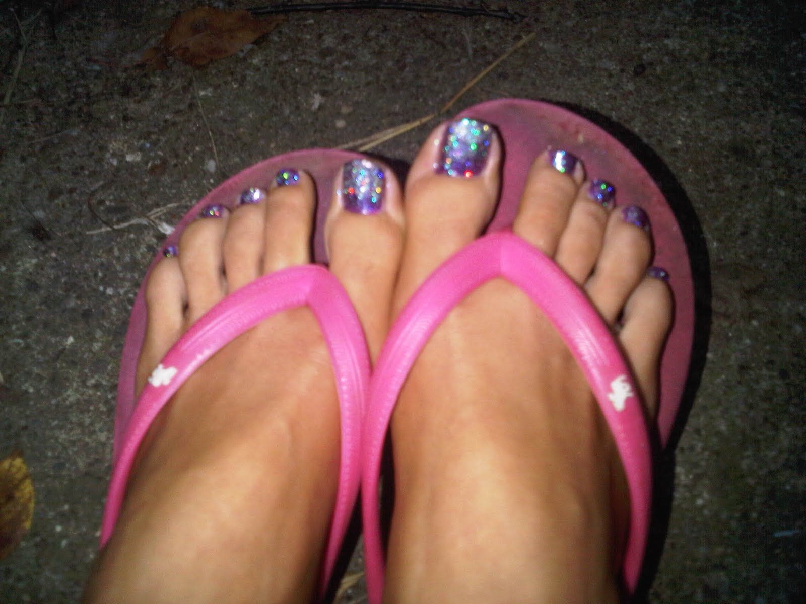 Majnooni Beauty: Creepy Feet :OPI Glitter BOMB: