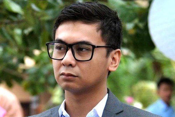 Biodata Raditya Dika - Profil ,Foto ,Biografi dan Karir - Hang Guru