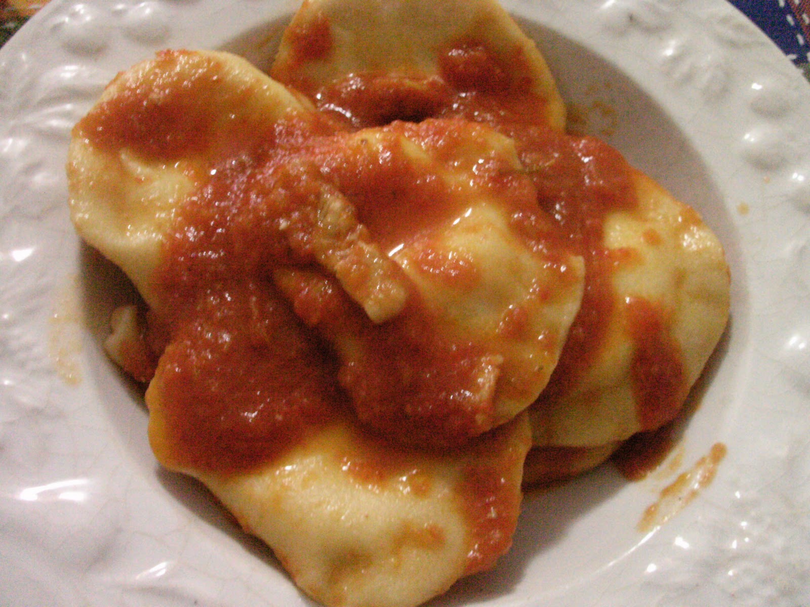 Ravioli di ricotta al sugo con maggiorana (piatto tipico modicano)