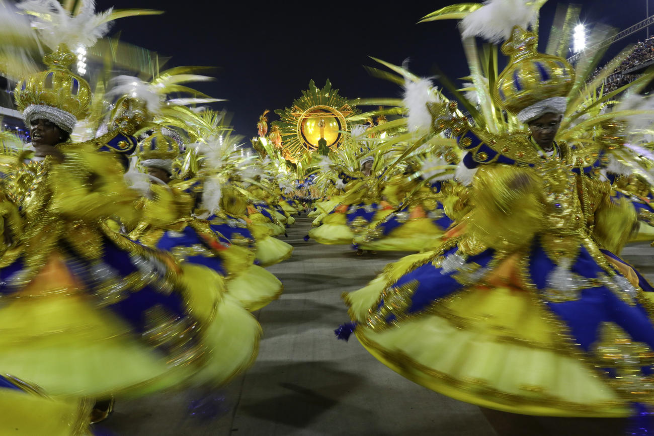 ΚΑΡΝΑΒΑΛΙ ΤΟΥ ΡΙΟ (RIO CARNIVAL) 2 photos - wallpapers (συνεχής ...