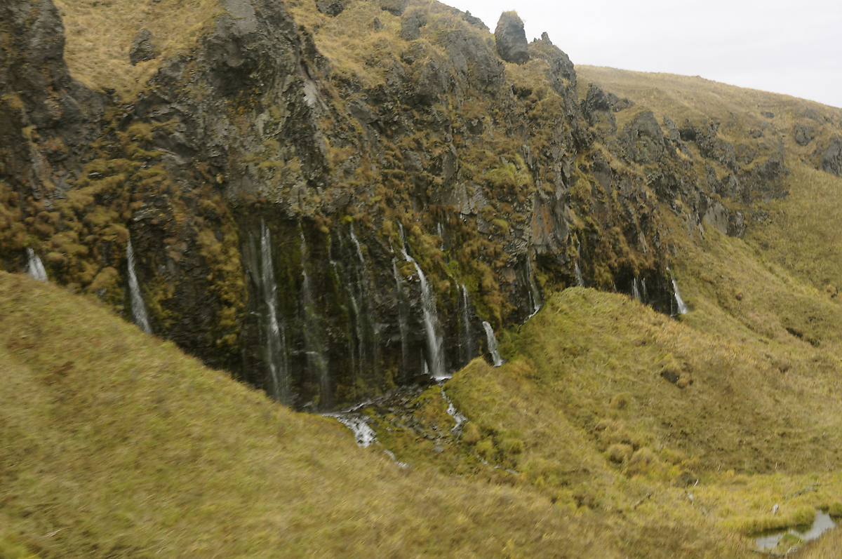 Rachel Imrie's Blog: Helicopter Flight, Tour of Umnak-November 1st, 2009