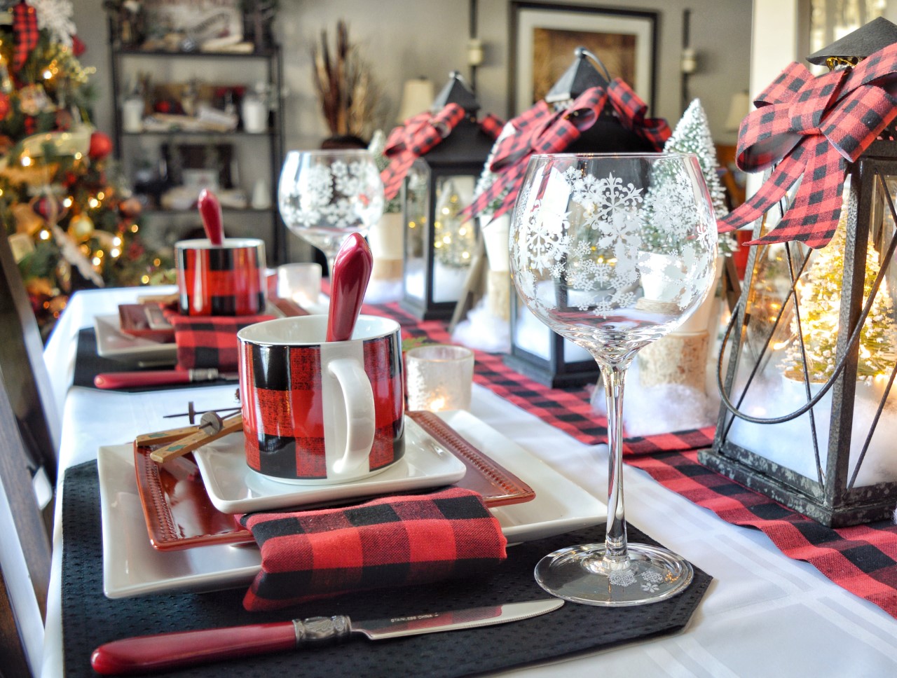Dining Delight: Christmas Apres Ski Tablescape