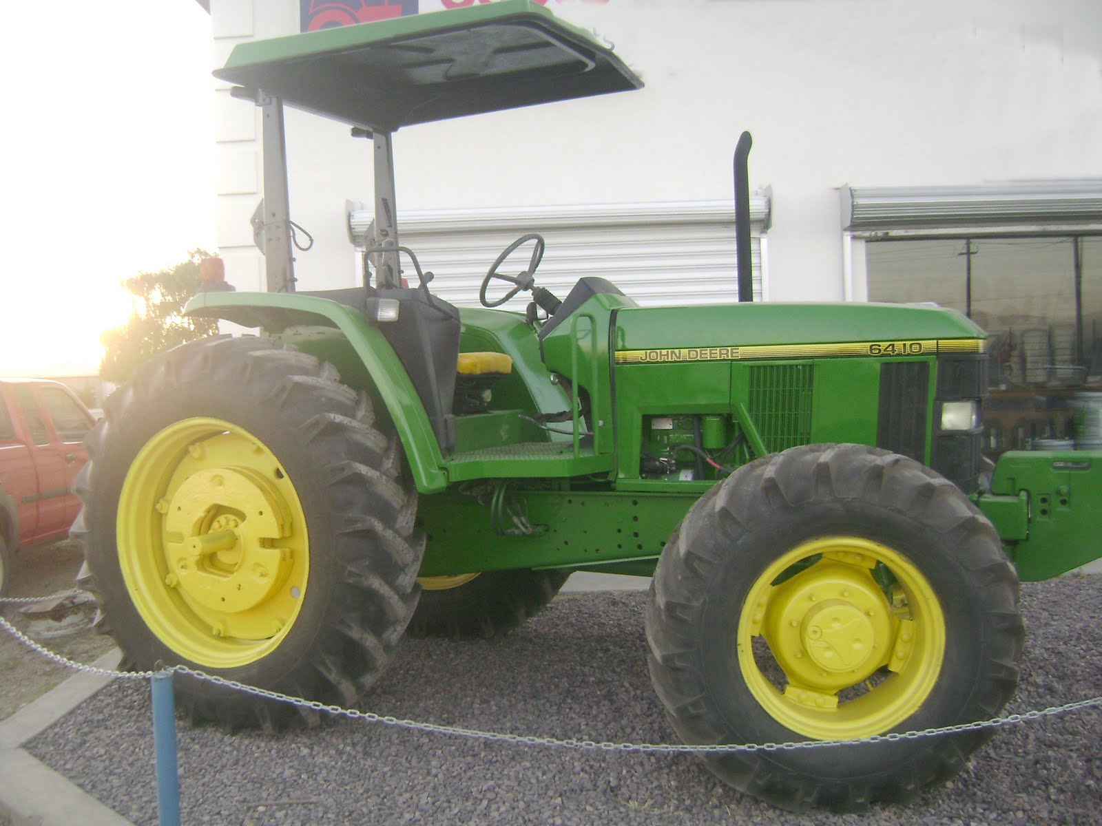MAQUINARIA AGRICOLA INDUSTRIAL: Tractor John Deere 6410 4x4 $24000 Dlls.