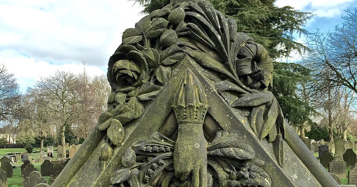 The Graveyard Detective: Gorton Grave Art