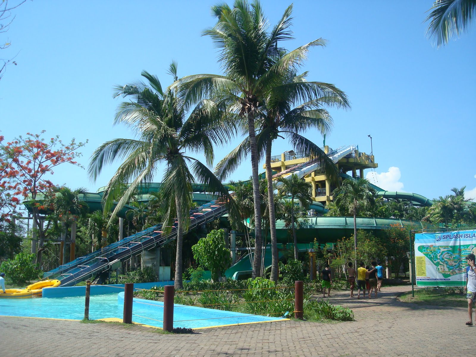 ..Live, Laugh, Love, Learn, Scream, Cry, Crash, Burn..: @SPLASH ISLAND