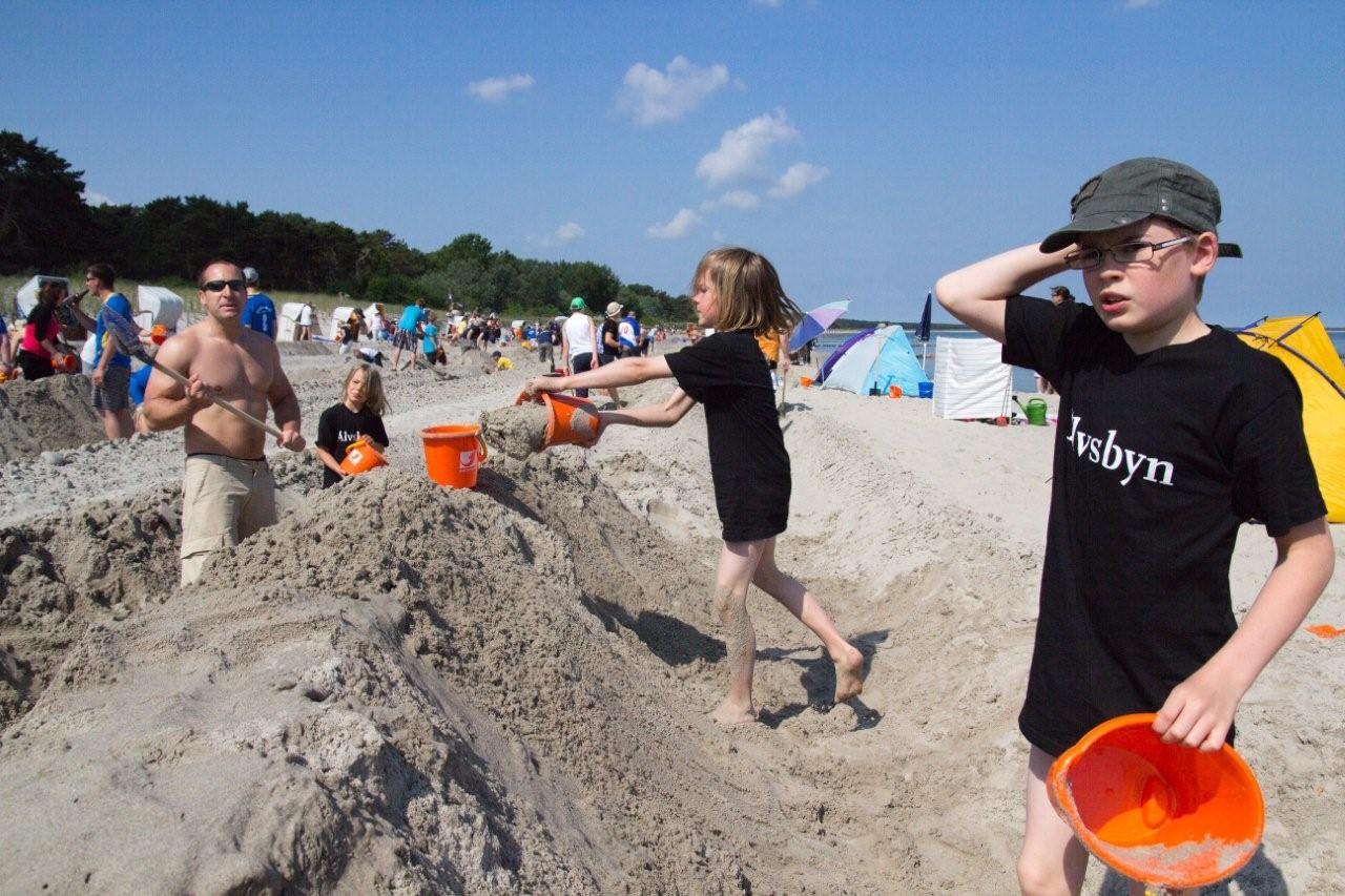 Älvsbynews – Just Nu » Älvsbybor byggde världens största sandslott – 2 ...