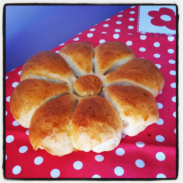 Nancycatessen: Flor de pan rellena