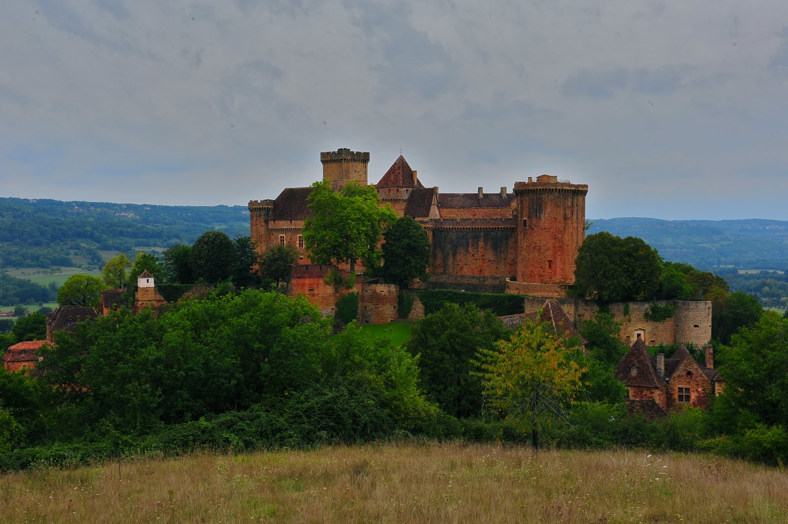 Merlin and Rebecca: Castle Hunting: Legacy of the Hundred Years War