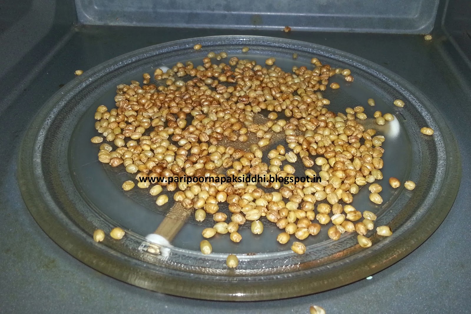 Paripoorna Paksiddhi : HOME MADE MICROWAVE POPPED WHEAT / WHEAT CRISPIES