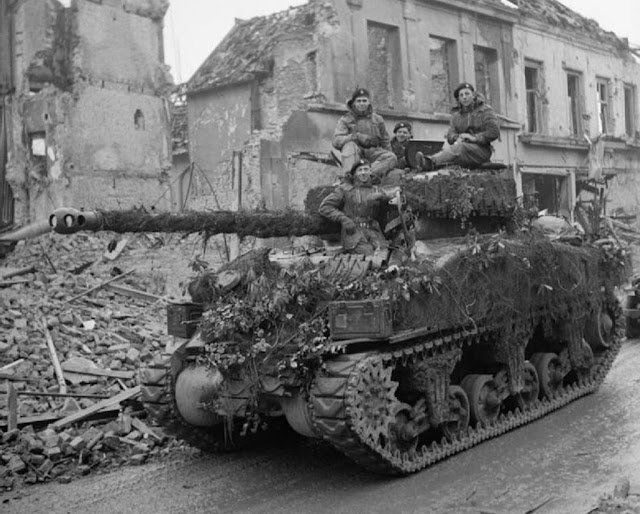 Panzerserra Bunker- Military Scale Models in 1/35 scale: Sherman IC ...