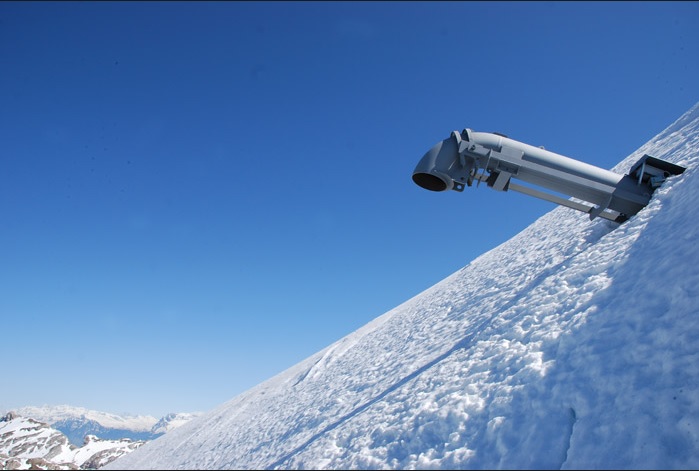 Préparation de saison à Valfréjus : recharge des gazex | Valfrejus