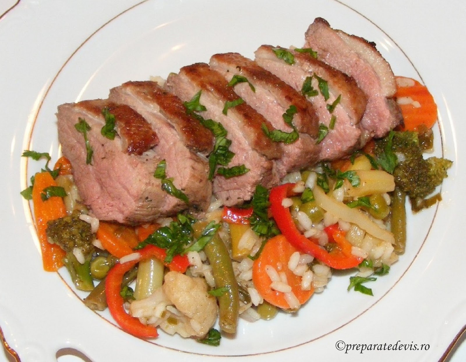 Piept de rata cu legume si orez | Preparatedevis.ro