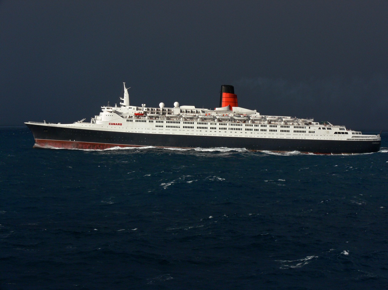 SHIPS & THE SEA - BLOGUE dos NAVIOS e do MAR: QE2 New Year's Eve party ...