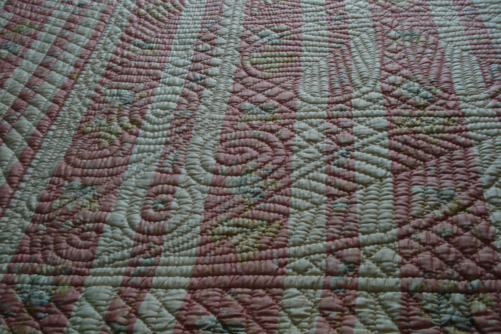 Welsh Quilts: Welsh Quilt with Yellow and Striped Fabrics