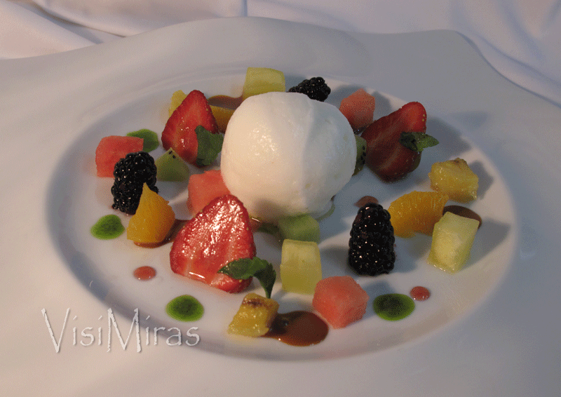 PASTELERÍA AL PLATO: PANACHE DE FRUTAS CON HELADO DE YOGURT