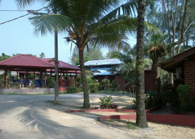 THIS IS ............: Artikel - Angullia Beach Resort, Marang