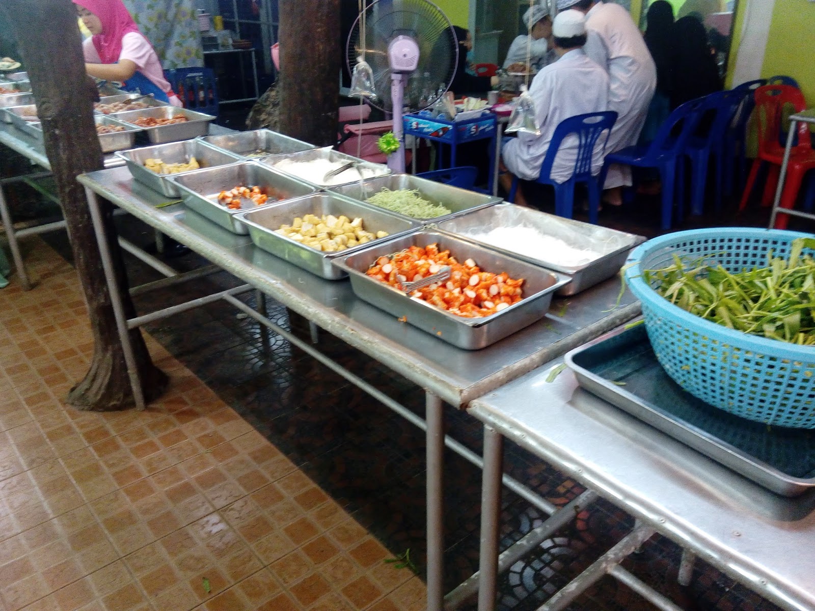 perjalanan kami: Steamboat dan BBQ halal di songkhla!