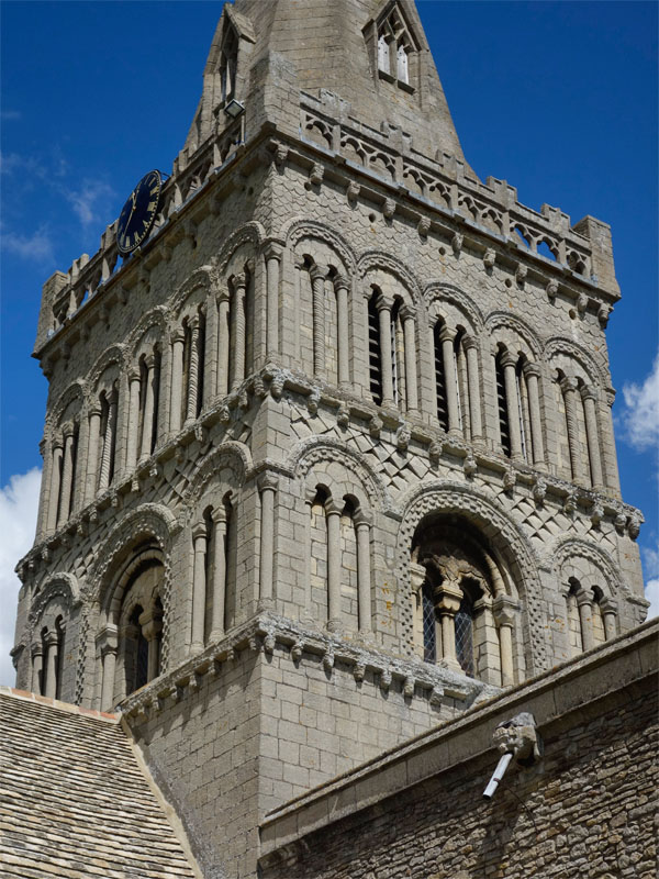 PhotoReflect: Castor's church tower