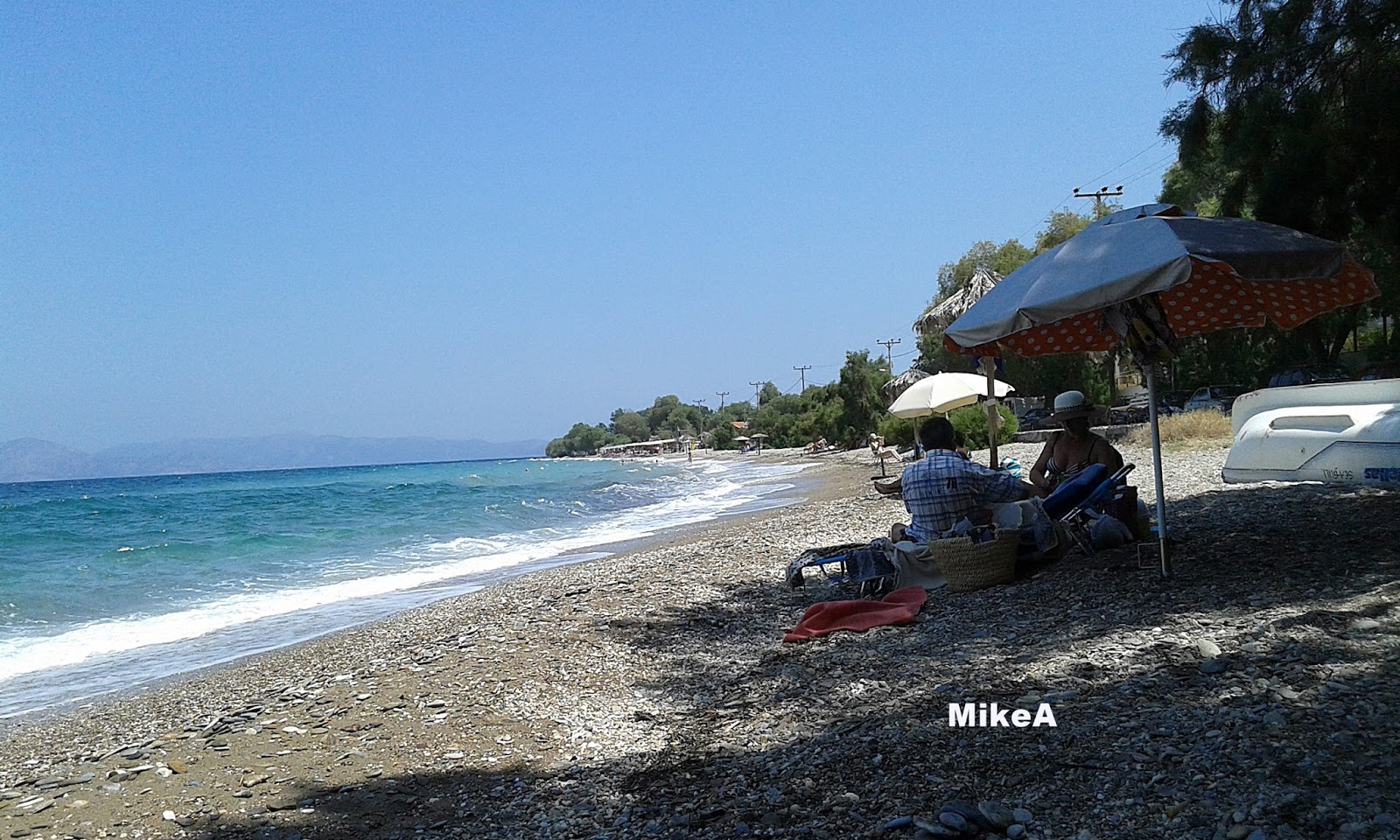 ΠΑΡΑΛΙΑ ΒΑΡΝΑΒΑ: ΠΑΡΑΛΙΑ ΒΑΡΝΑΒΑ: Κοντά ...όμορφα και καθαρά σε ...