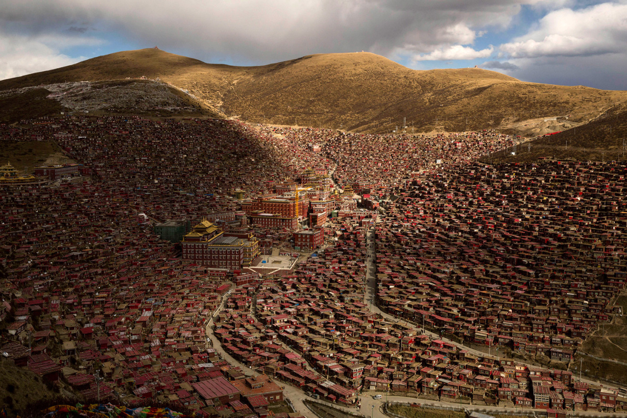 daily timewaster: Larung Gar, inTibet/China