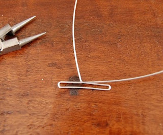 en el pais de la piruleta...: Pájaro afieltrado con patitas de alambre