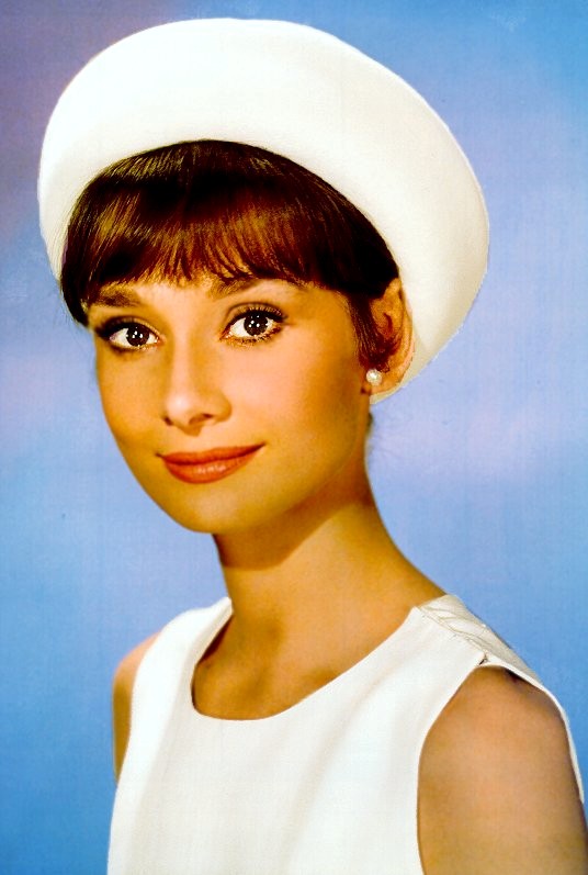 ROMANTIC AND CHIC: AUDREY HEPBURN, ahora y siempre...