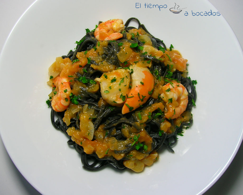 El tiempo a bocados: Tagliatelles al nero di sepia con vieiras