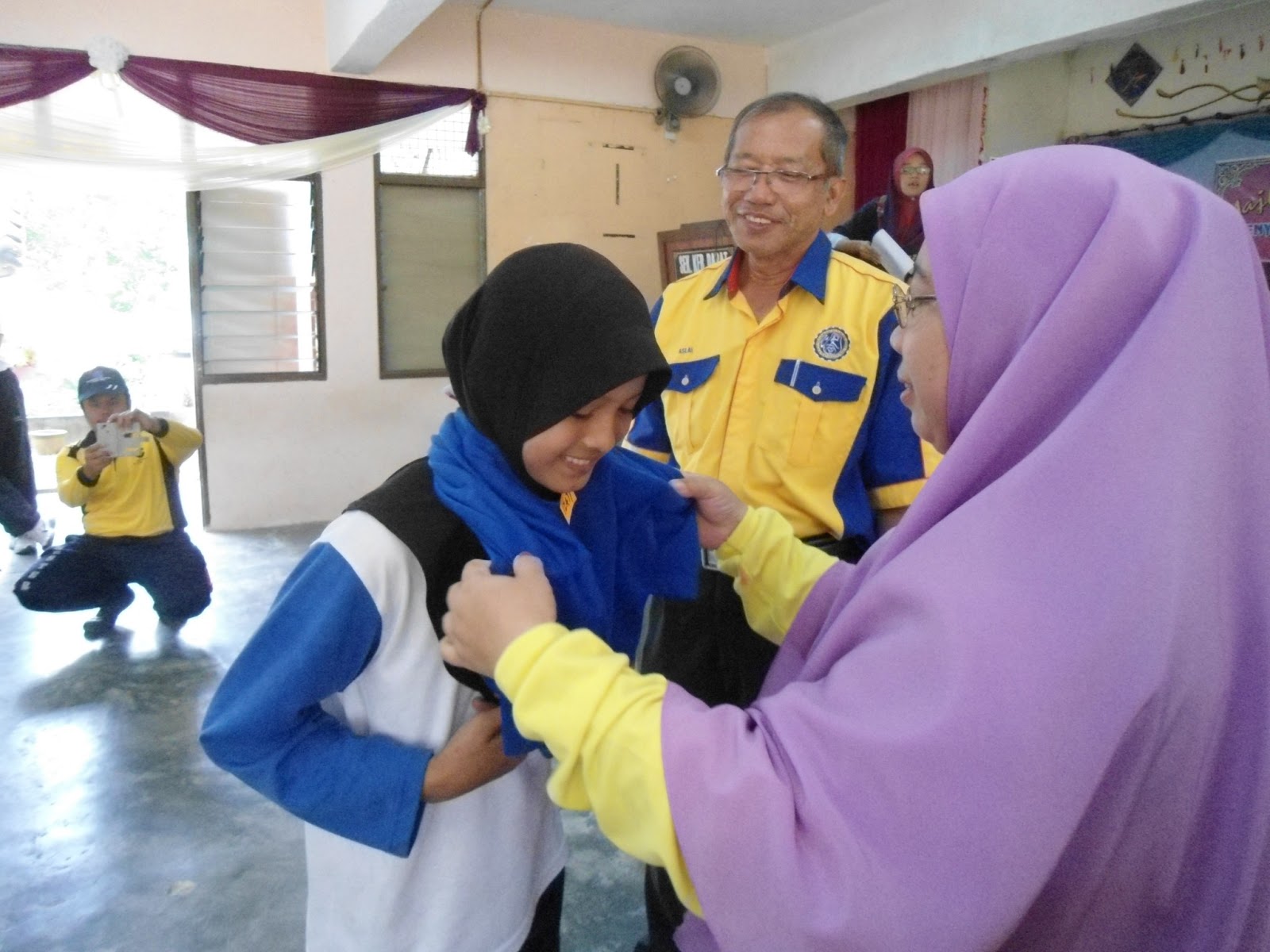 SK Darat Batu Rakit: LARIAN MERENTAS DESA PERINGKAT SEKOLAH