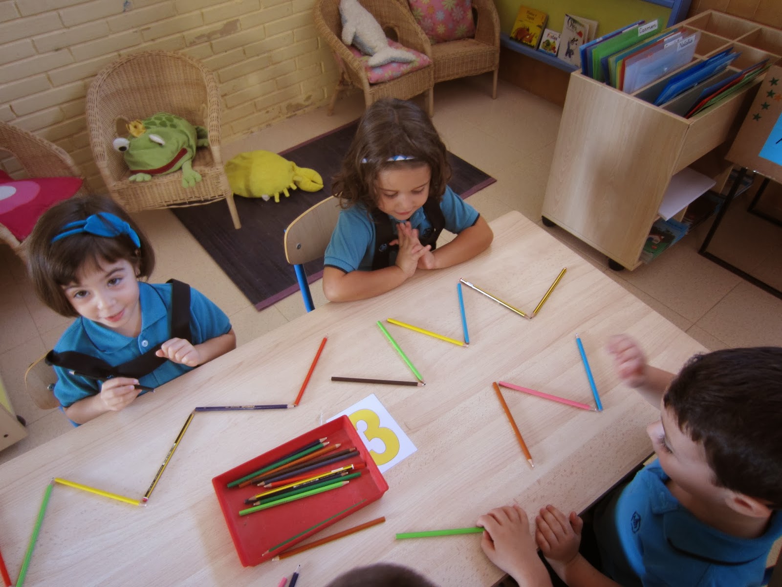 ¡Mira qué bien!: 4 años: Líneas en zigzag (picos)