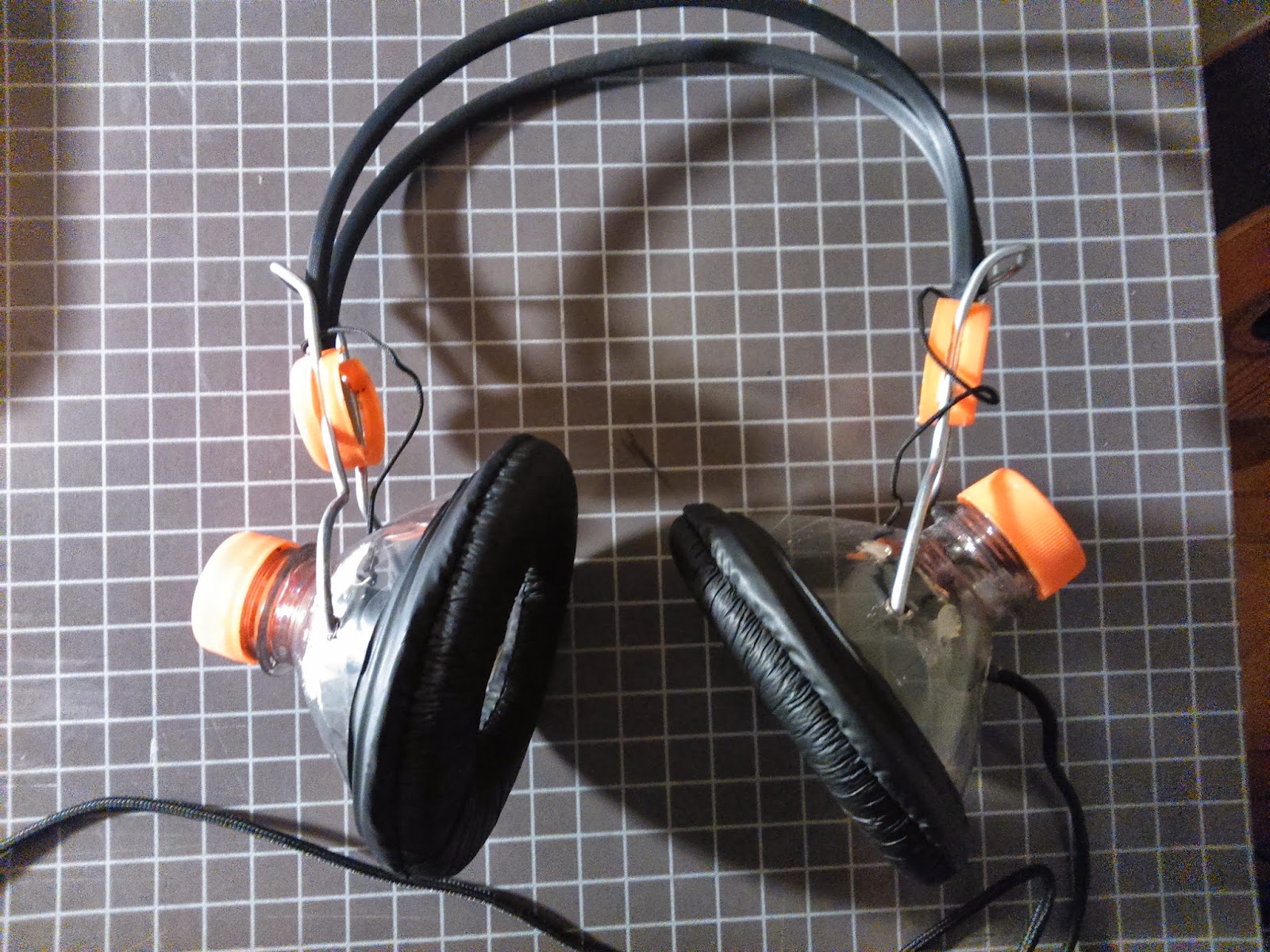 Alternative Recycling Laboratory: Headphones made with plastic bottles ...