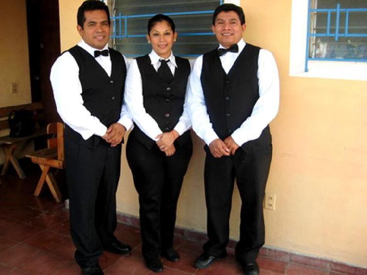 SE BUSCAN MOZOS PARA RESTAURANTES! AMBOS SEXOS! - Hay trabajo para ...