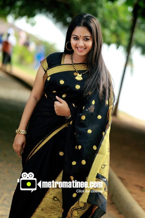 Hollywood Actress Hot Images: malayalam serial actress saranya sasi hot