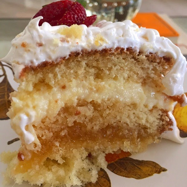 Na Cozinha da Margô: Bolo Recheado de abacaxi e leite condensado