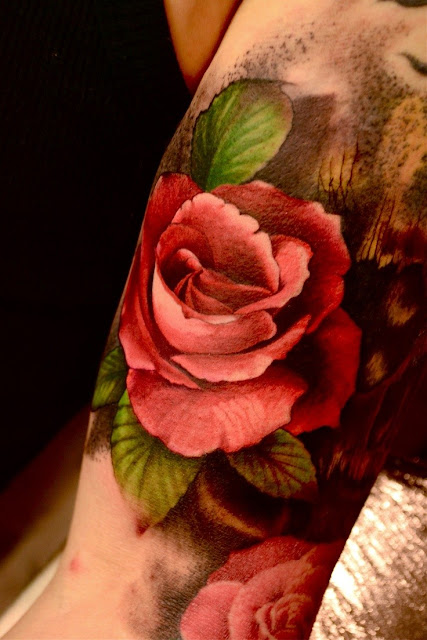 Suzy Homefaker: Beautiful Realistic Rose Tattoo's