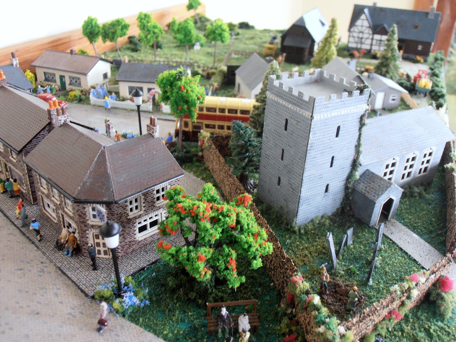 dolls houses and minis: August 2012
