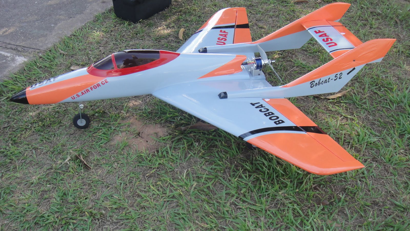 Escolinha de Aeromodelismo: Exposição de aeromodelos na beira rio