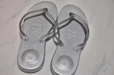 Sexy Nomad's Styled Life: Tube Top Jump Shorts + Dupe Slippers