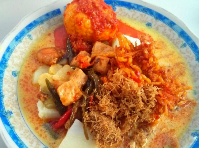 lezat dan enak 5 jenis lontong sayur ini berasal dari daerah yang bebeda