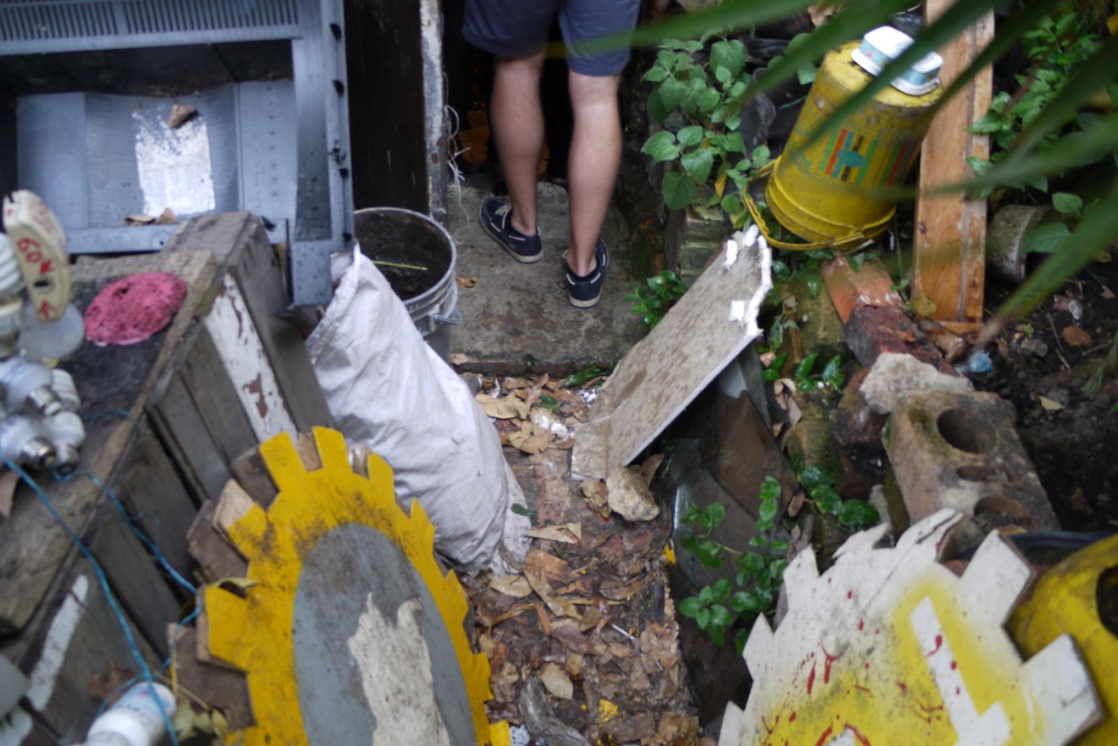 Mike's Bogota Blog: The Trash Museum: A Monument to Wastefullness